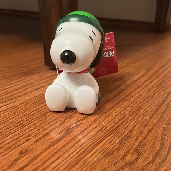 Hallmark | Holiday | Snoopy Peanuts Hallmark Christmas Ornament | Poshmark